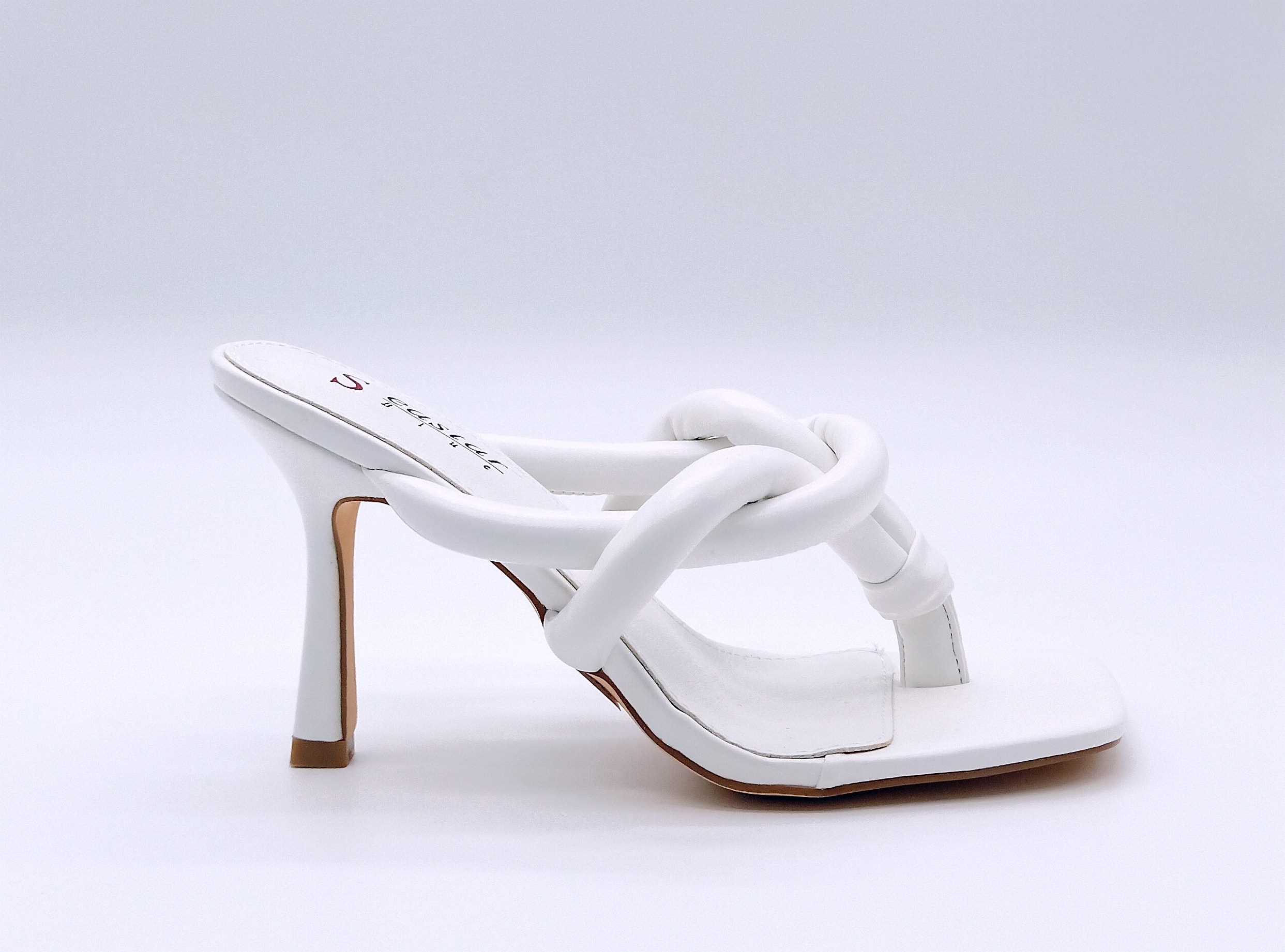 LE085 WHITE